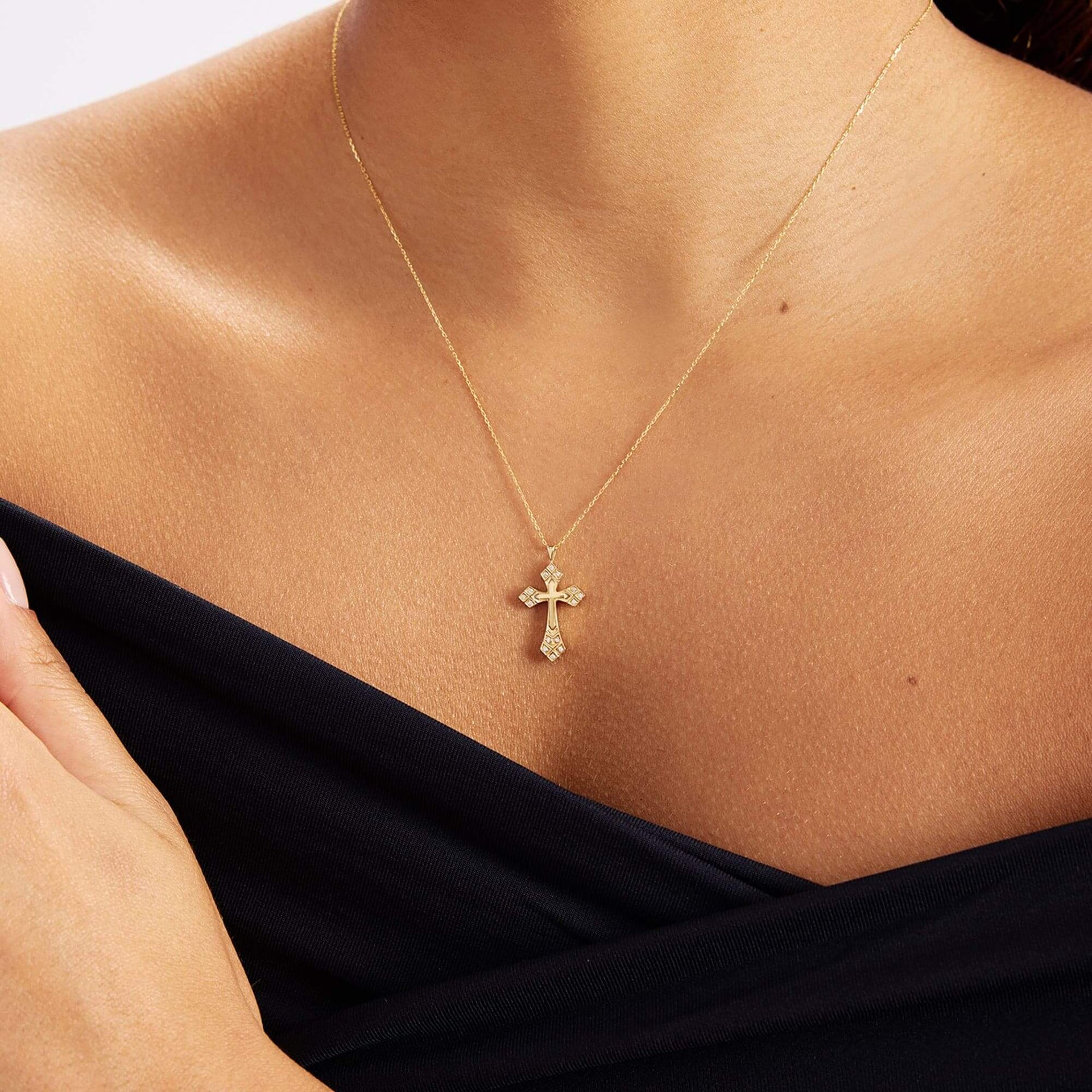 Diamond Gothic Cross Necklace in 14K Solid Gold – Gelin Diamond